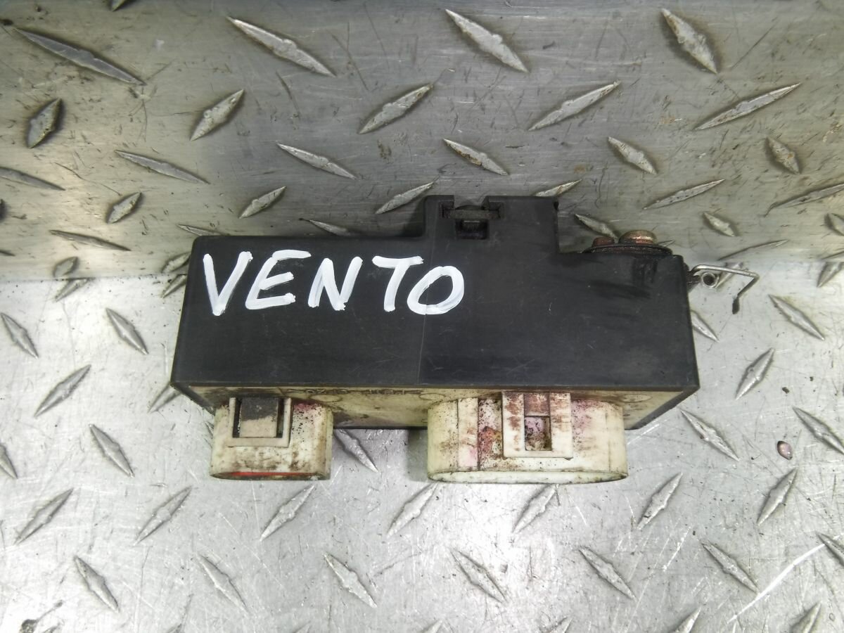 Блок управления вентилятором Volkswagen Vento I (1991—1998) 357919506A