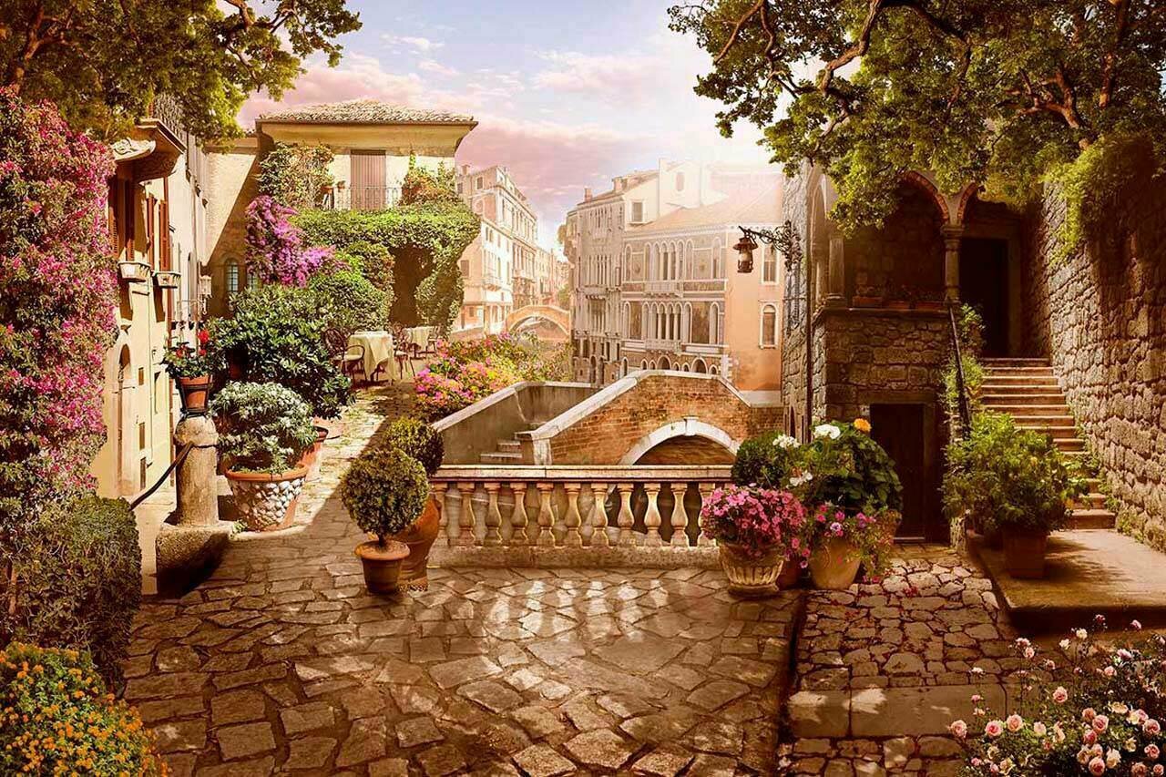 Фотообои Улица старого города с видом на балкон 7-215-L-Флекс 270 x 400 см (ВхШ) Бесшовные, флизелиновые, влагостойкие обои MasterFresok