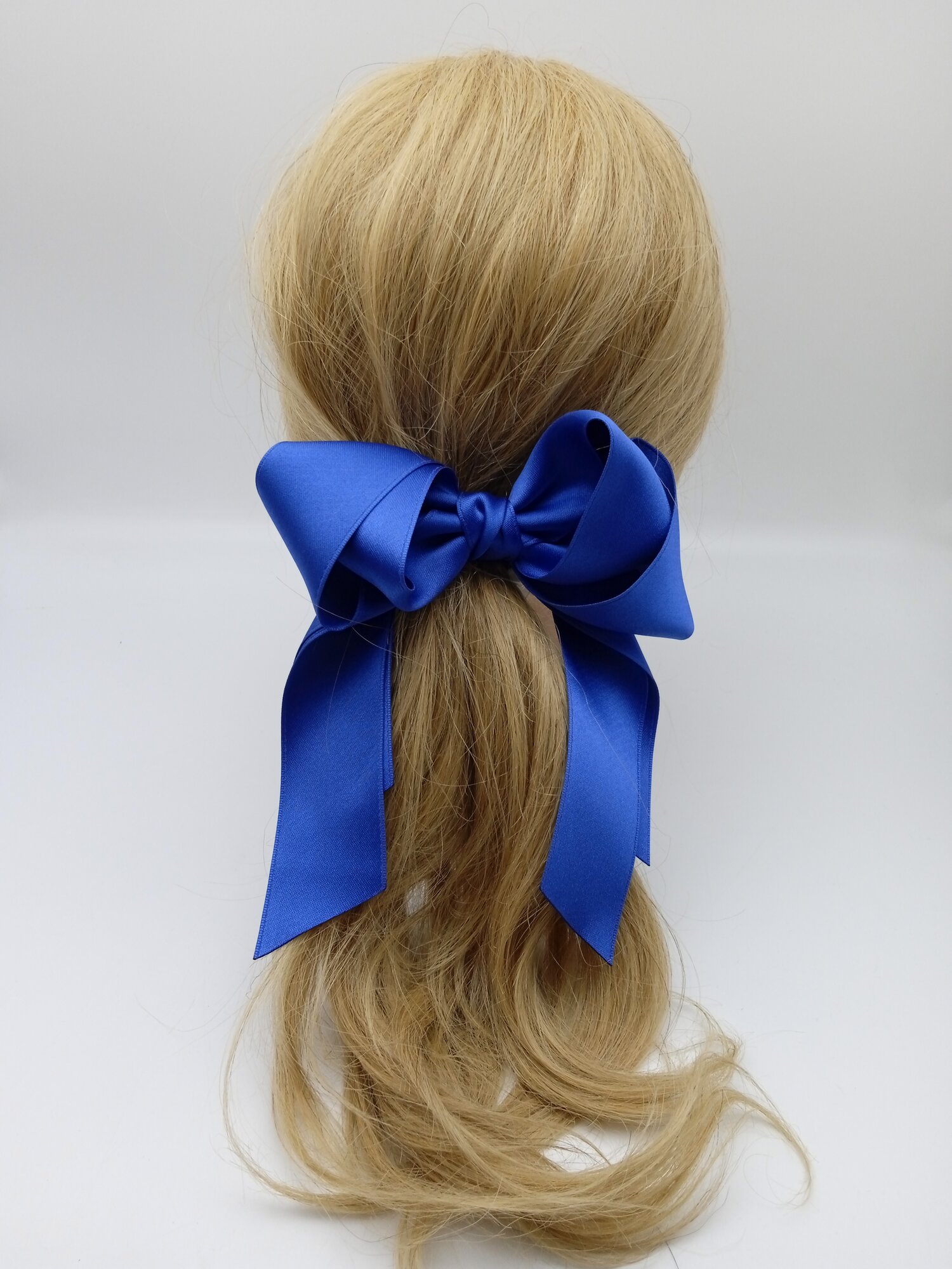 Резинка для волос с объемным бантом из сатина, ярко- синего цвета