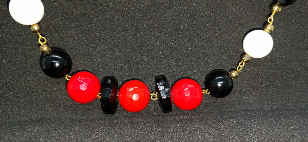 Колье, пластик