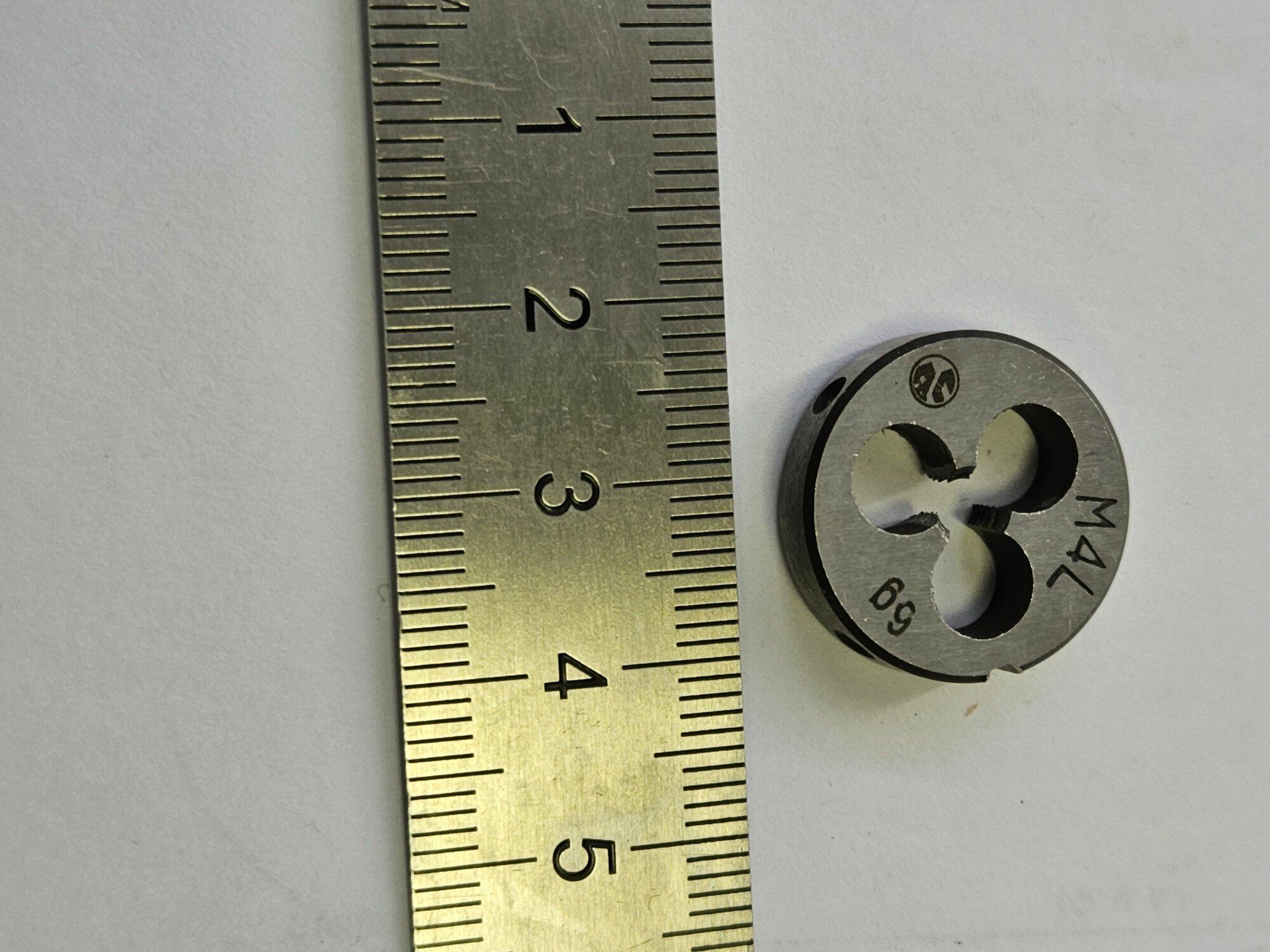 Плашка левая М4х0,7