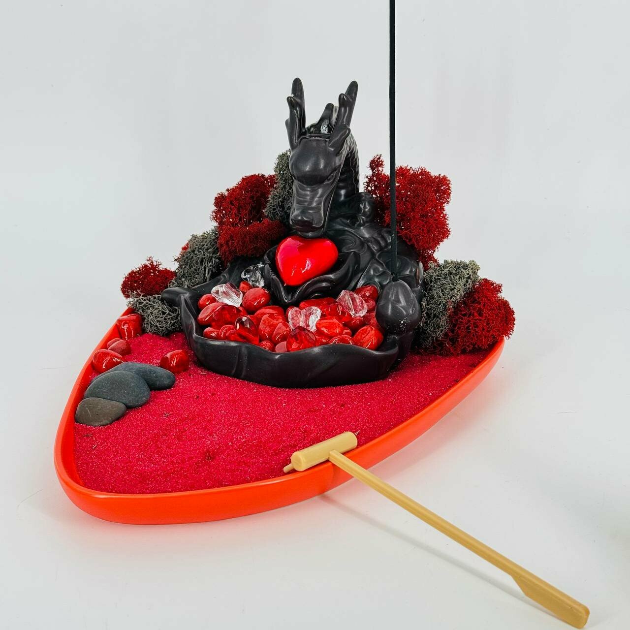 Дзен сад камней с песком и драконом с сердцем "Стелющийся дым" Подарок на 14 февраля