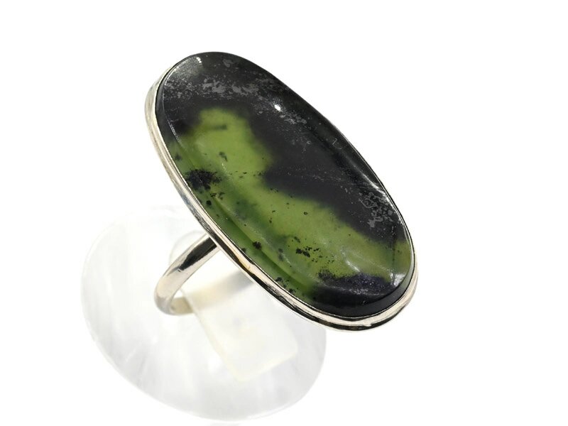 Кольцо, нефрит