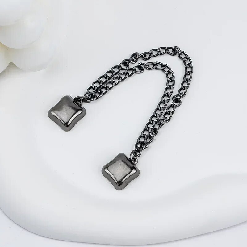 Цепочка серебряного цвета с квадратной пряжкой Gun Black