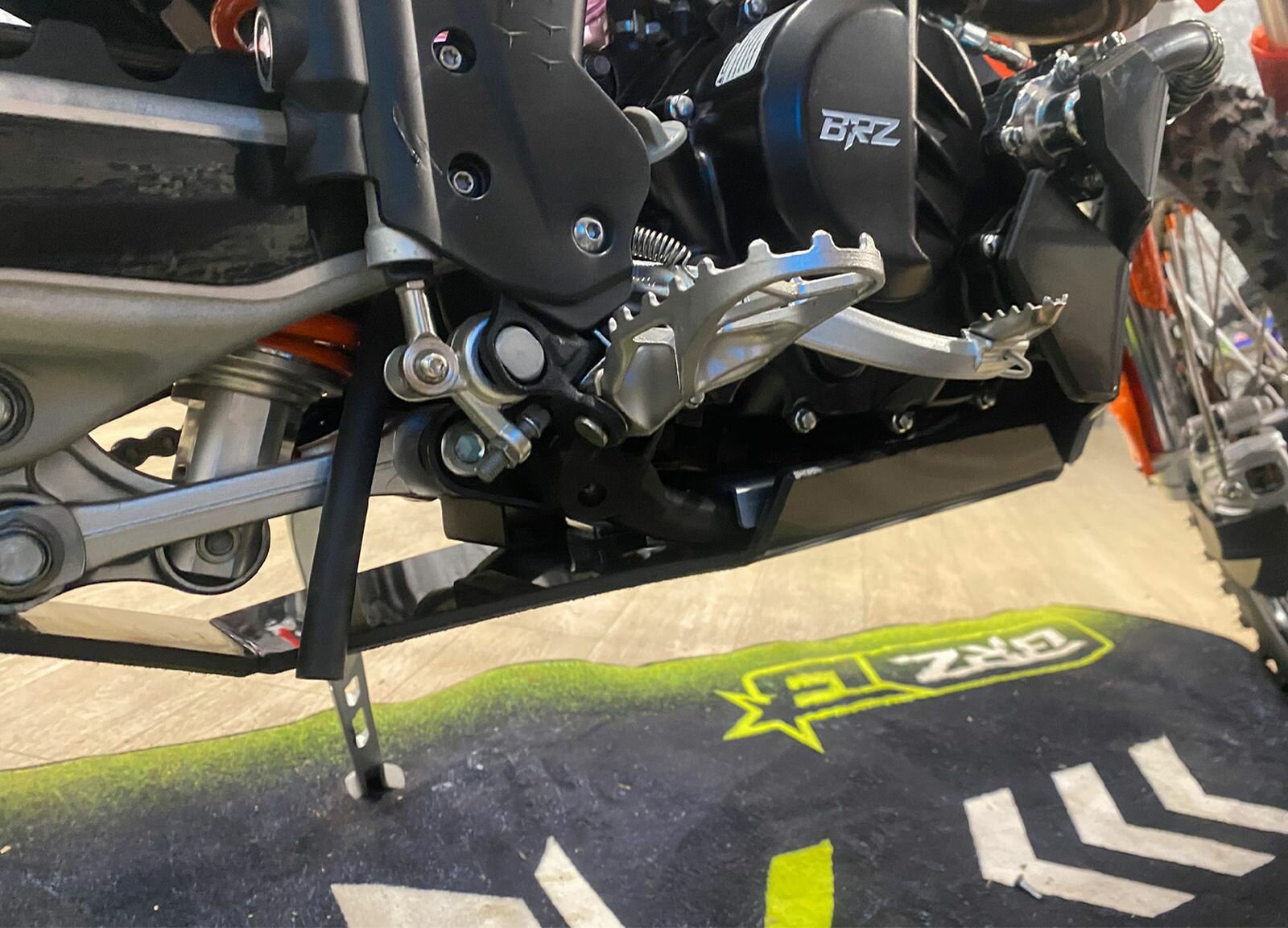 Защита картера двигателя KTZ для эндуро мотоцикла BRZ X8 NB 300 (4T ZS174MN-5A NB, б. вал) 2024/ Hasky F6 PRO Racing NB300 (4T ZS174MN-5A) 2024