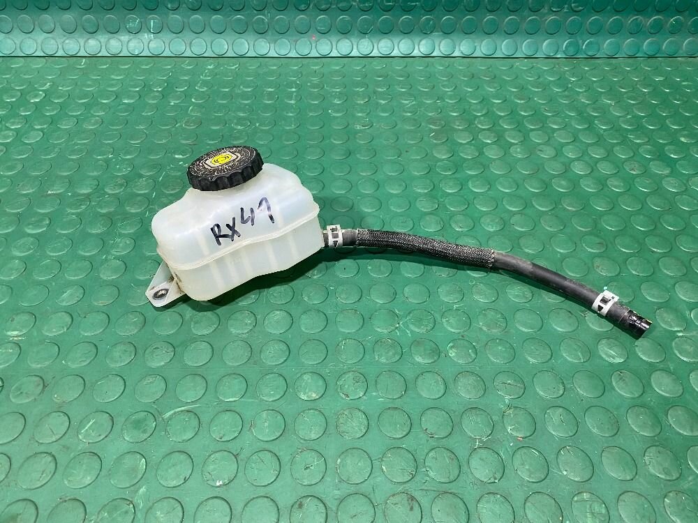 Бачок тормозной жидкости Lexus RX IV рестайлинг (2019—2023) 4722048260