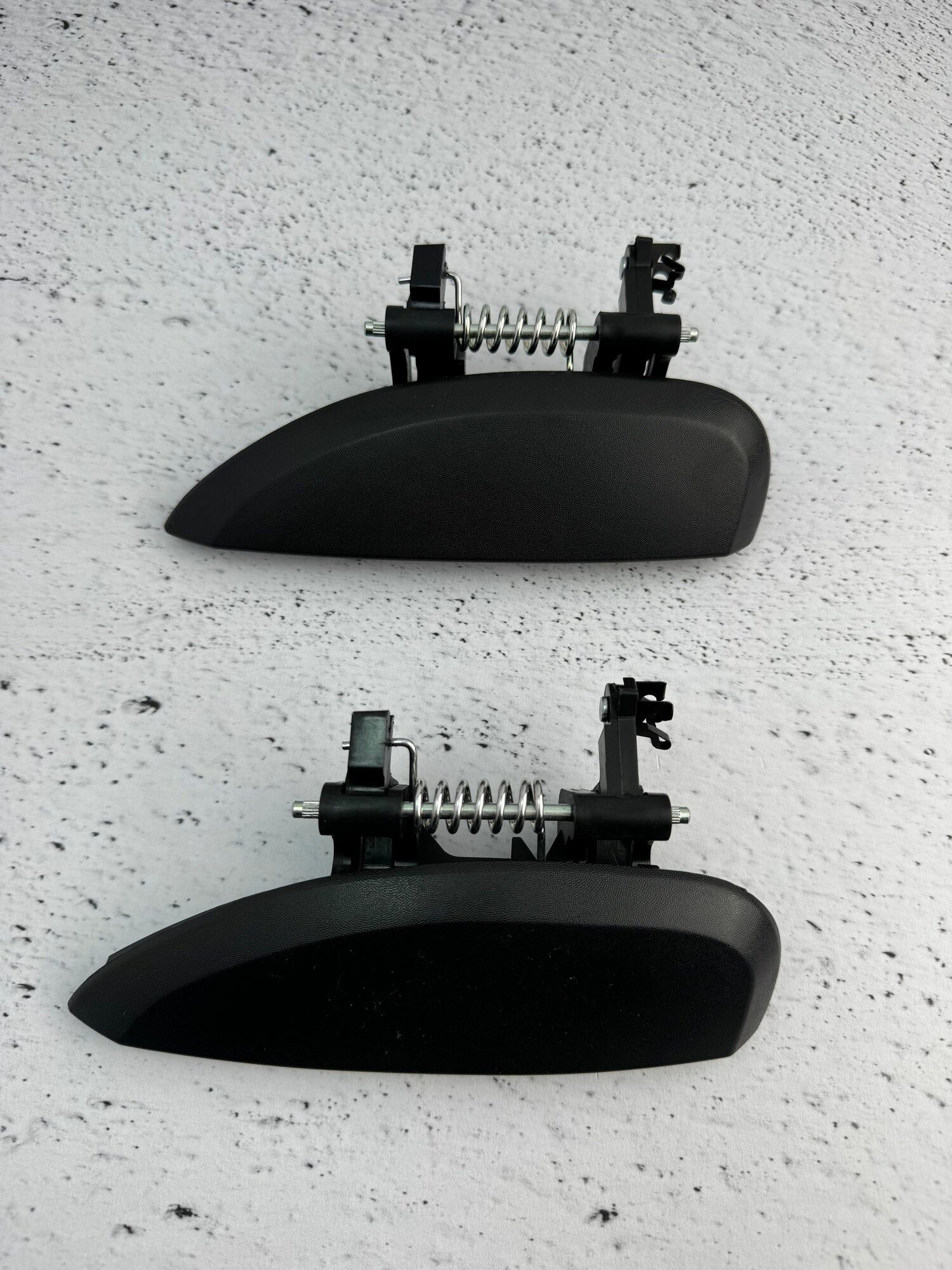 806070421R Ручки двери левые наружные. 2 штуки. Внешняя передняя и задняя. Для Рено Логан 2 Дастер Сандеро 2. Renault Duster, Logan II, Sandero.