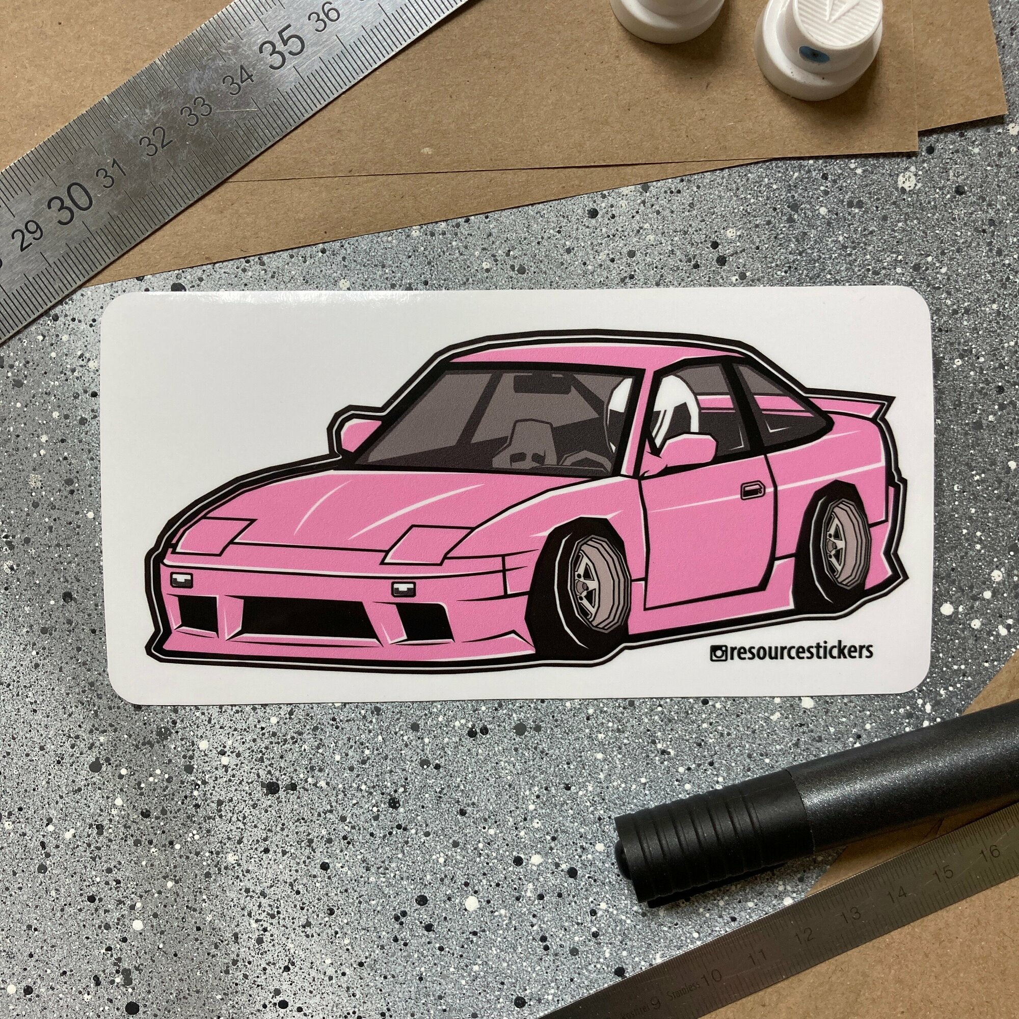 Наклейка на авто Nissan 200SX розовый 14.5х6.5см