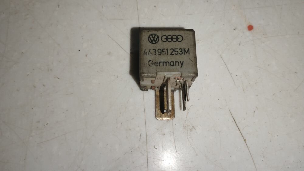 Реле свечей накала на Audi 100