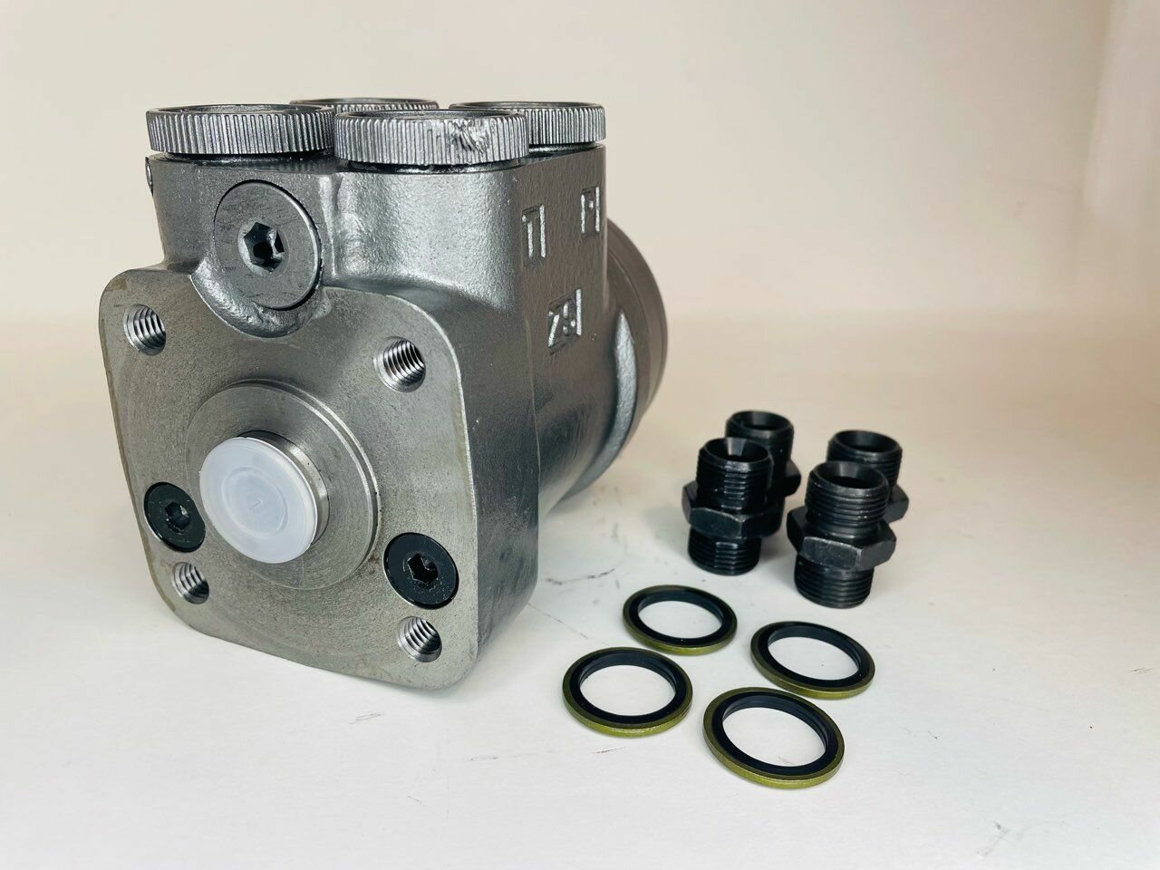 Насос-Дозатор Д160-14.20-02 МТЗ, ЮМЗ. Т-40, Т-25 в комплекте с штуцерами и шайбами