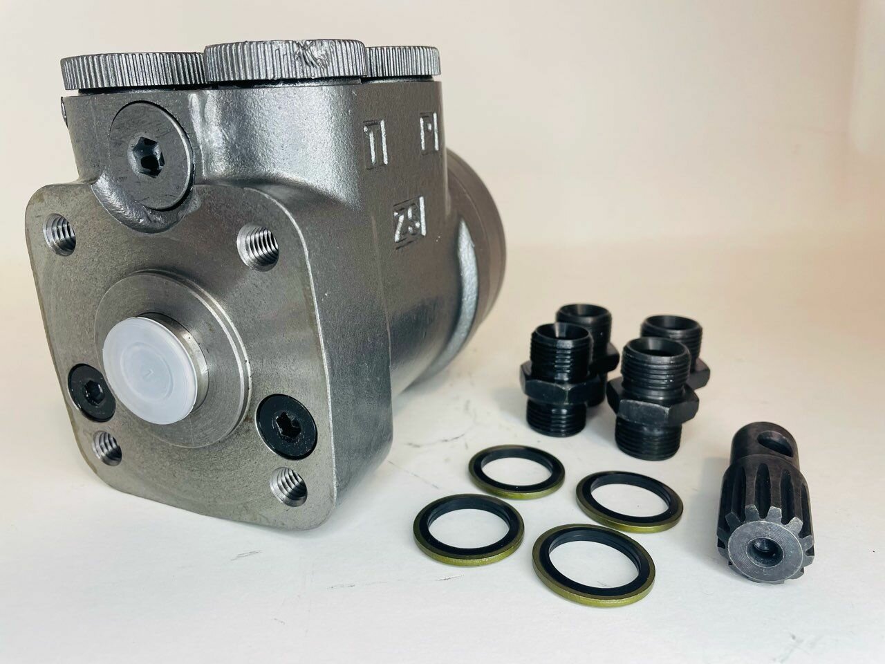 Насос-Дозатор Д160-14.20-02 МТЗ, ЮМЗ. Т-40, Т-25 в комплекте с штуцерами, шайбами и валиком