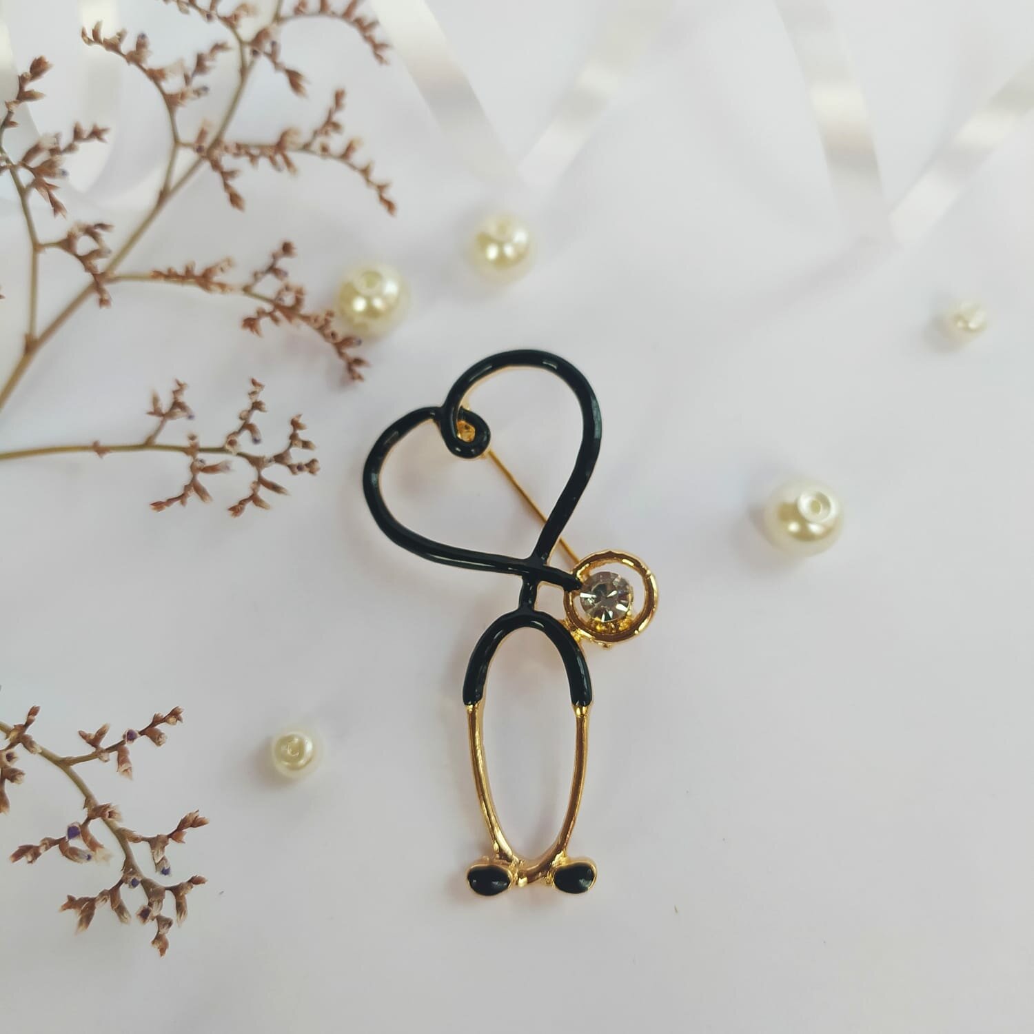 Брошь, стразы, эмаль