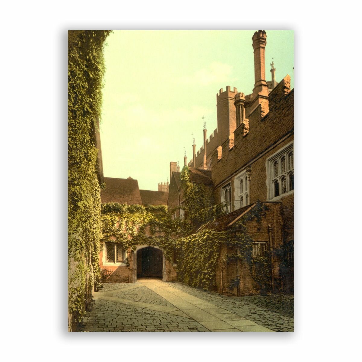 Постер, плакат на бумаге / Hampton Court Palace Gateway, England / Размер 30 x 40 см