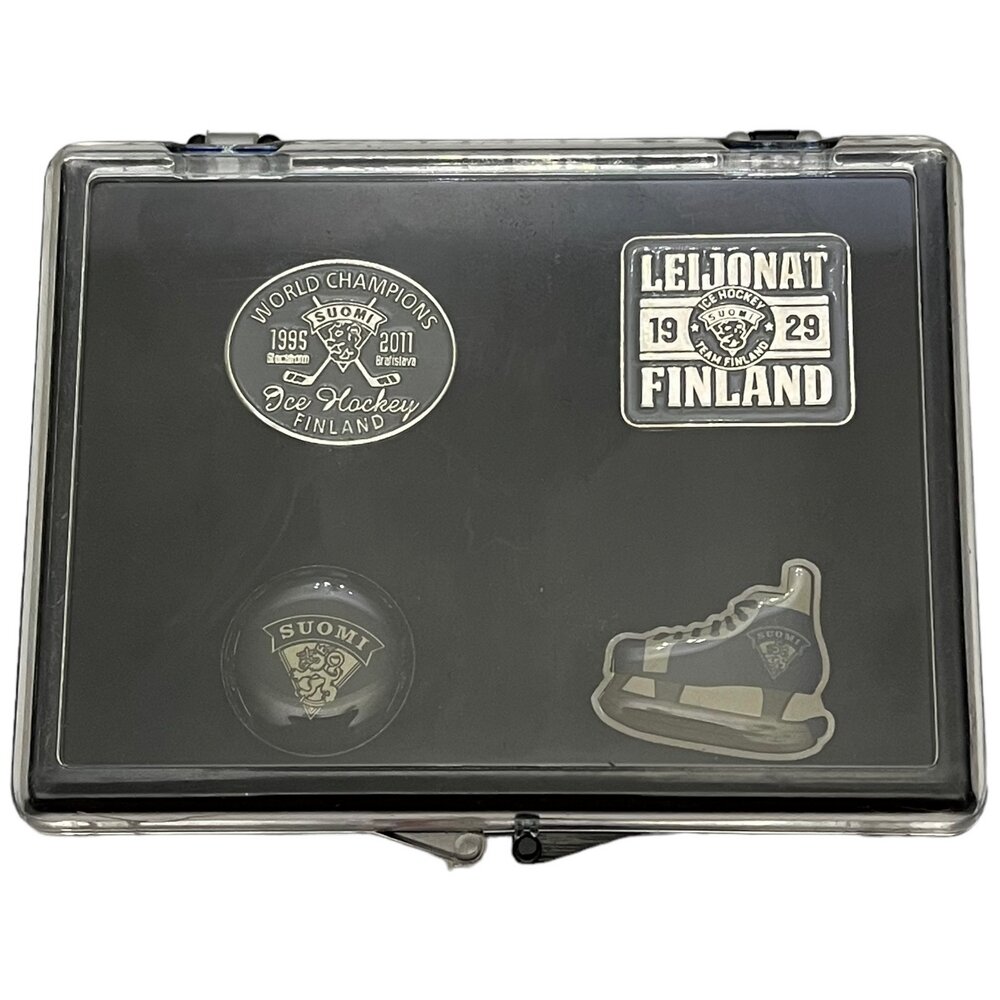 Комплект знаков в коробке "Финская сборная по хоккею" (4 знака) Финляндия 2011 г.