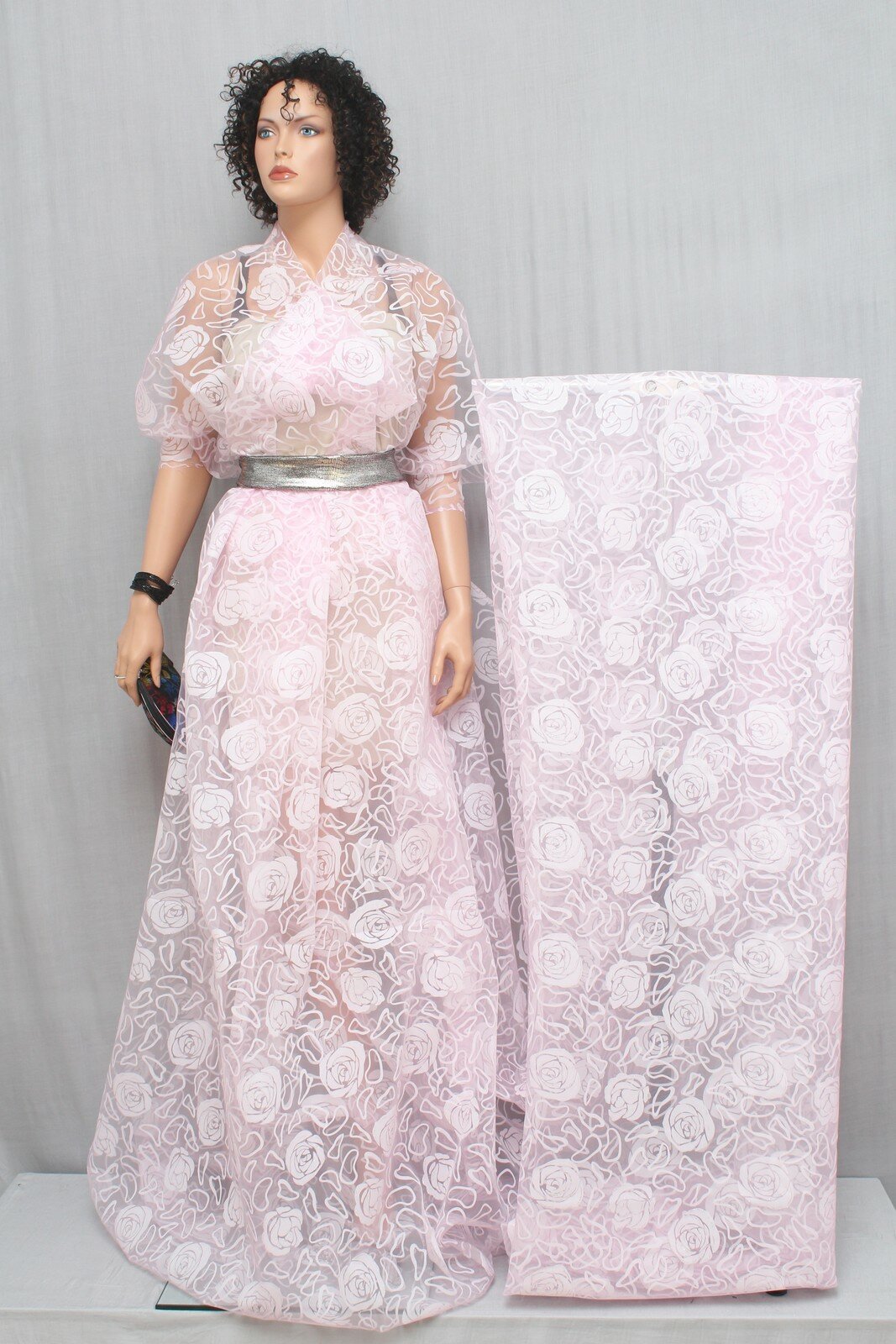 Ткань Органза нежно-розовая с цветочным матовым узором и серебристым напылением, 40 г/пм, ш136см, 0,5 м