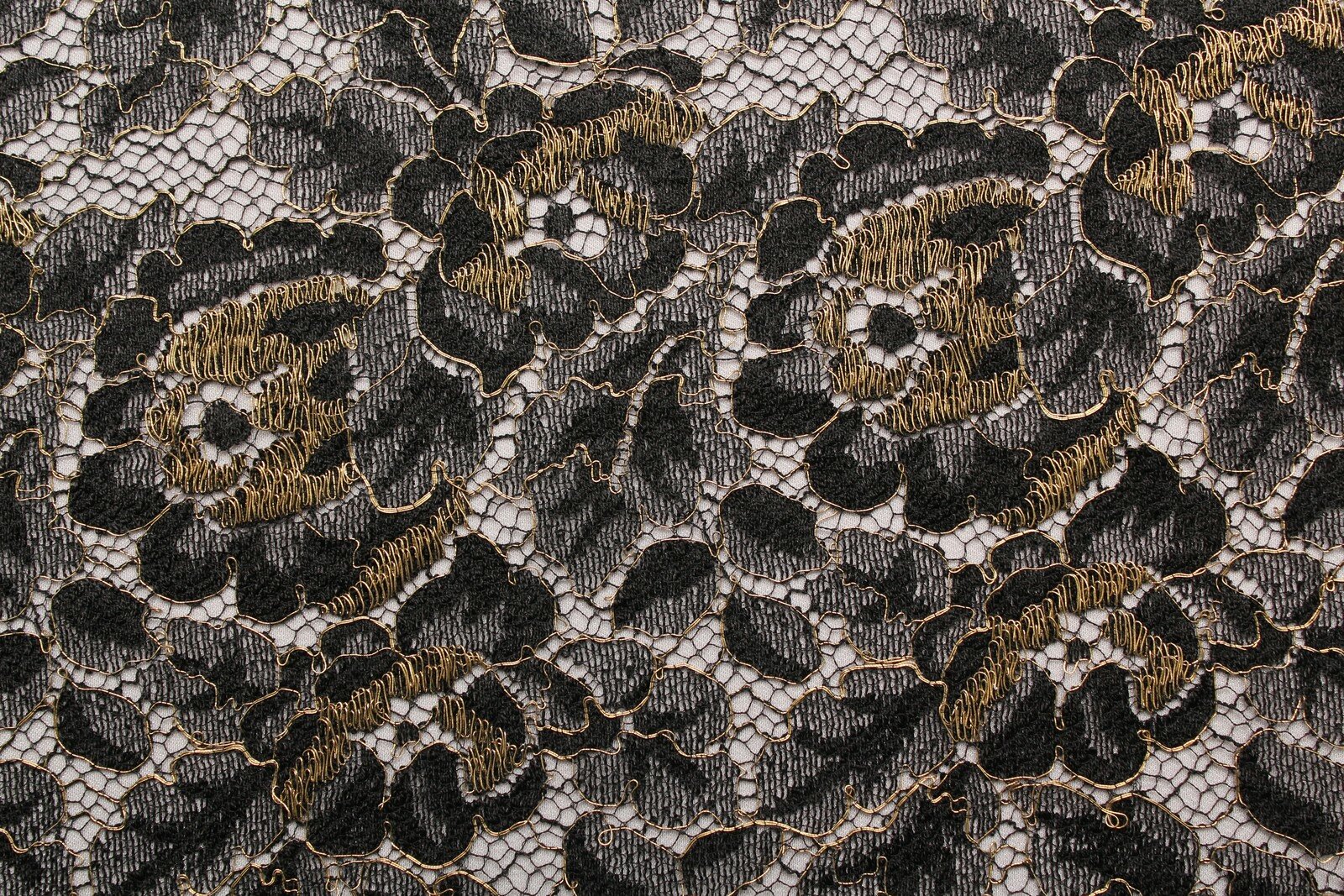Ткань Кружево Solstiss чёрное, кордированное золотой нитью, ш88см, 0,5 м