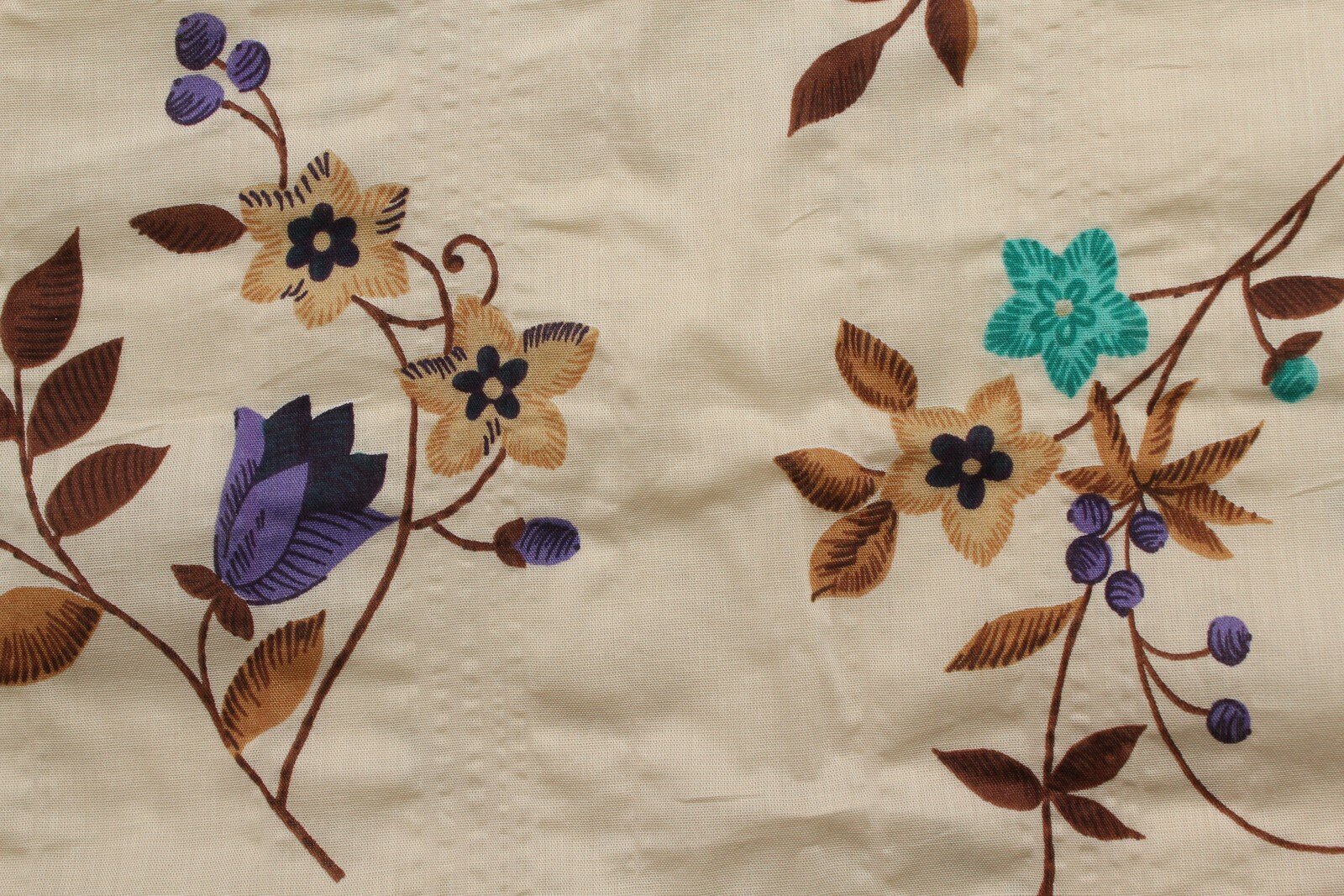 Ткань Хлопок-вуаль-креш на кремовом фоне с растительным узором, ш142см, 0,5 м