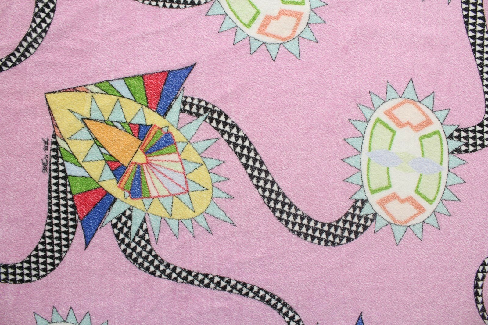 Ткань Велюр стрейч «воздушные змеи» на розовато-сиреневом фоне, ш142см, 0,5 м