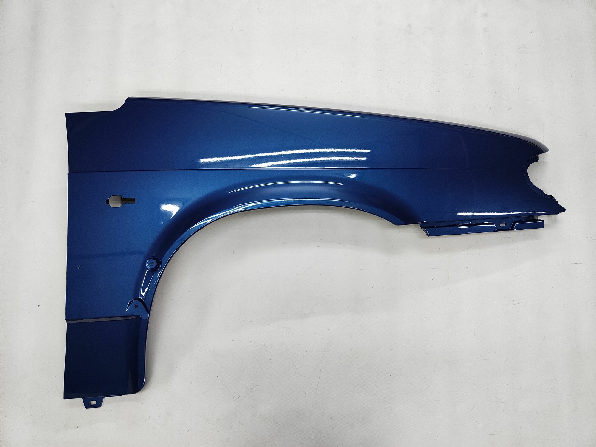 Крыло пластиковое правое 2113 2114 2115, окрашенное в цвет кузова Регата 412"серебристо темно синий"