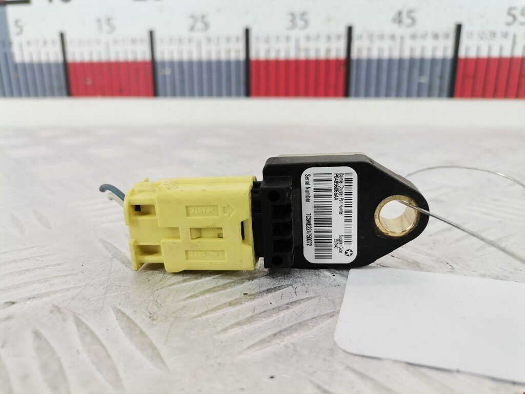 Датчик удара Dodge Nitro 04896065AA арт. 1744603
