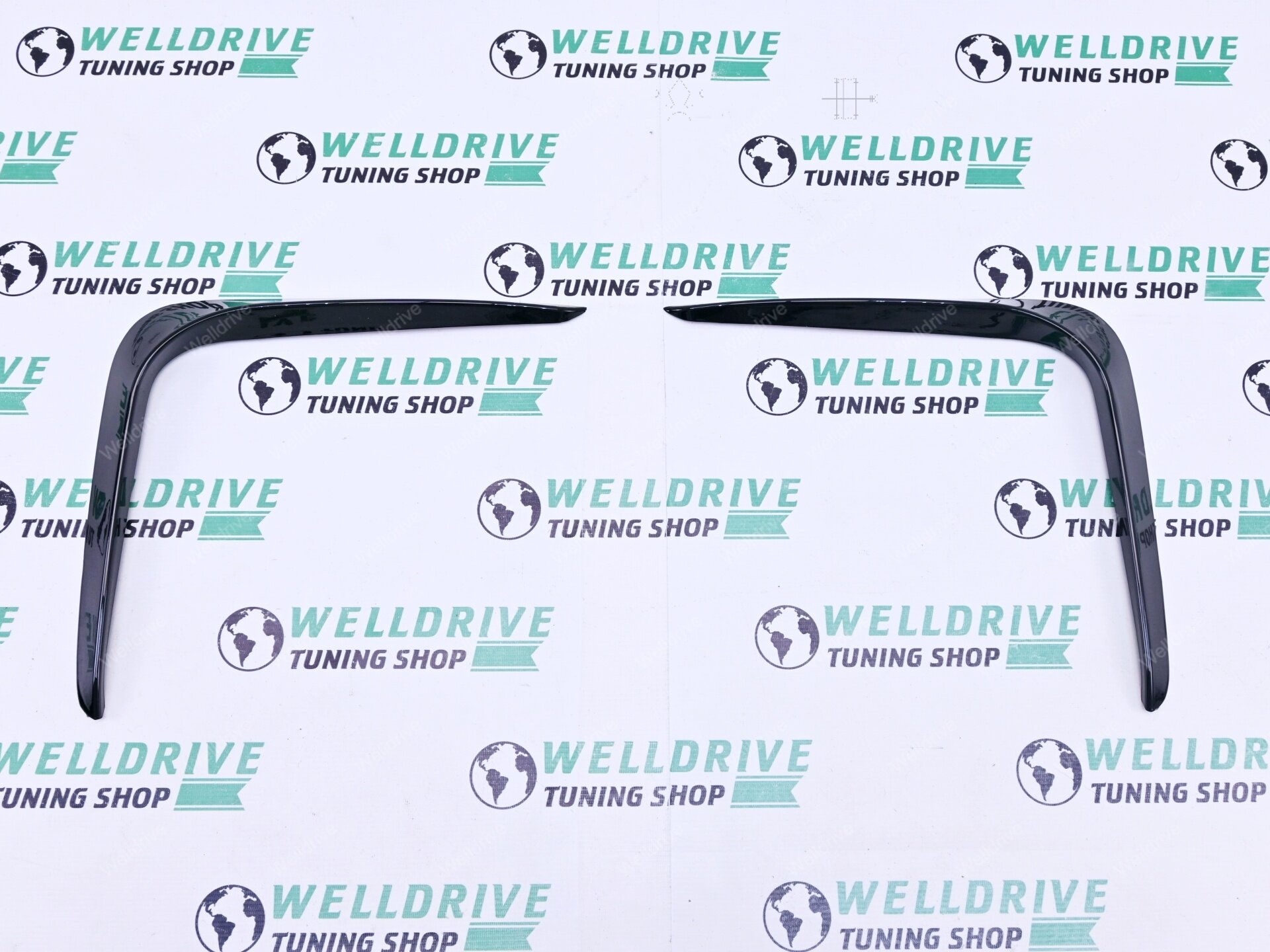 Клыки верхние BMW 4 G26 M Sport на передний бампер черный глянец