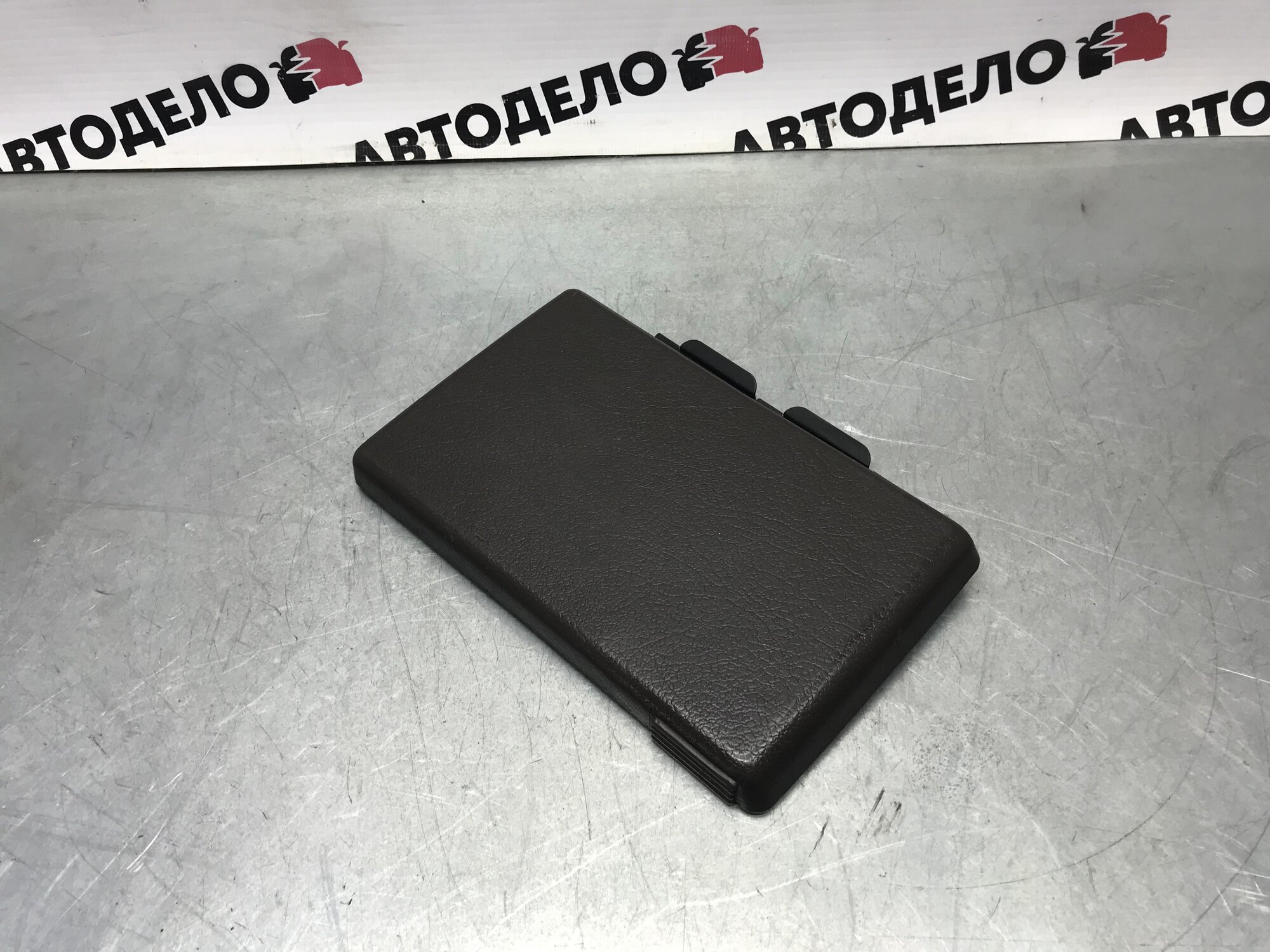 Подлокотник Nissan Sunny B12 1987 г.в