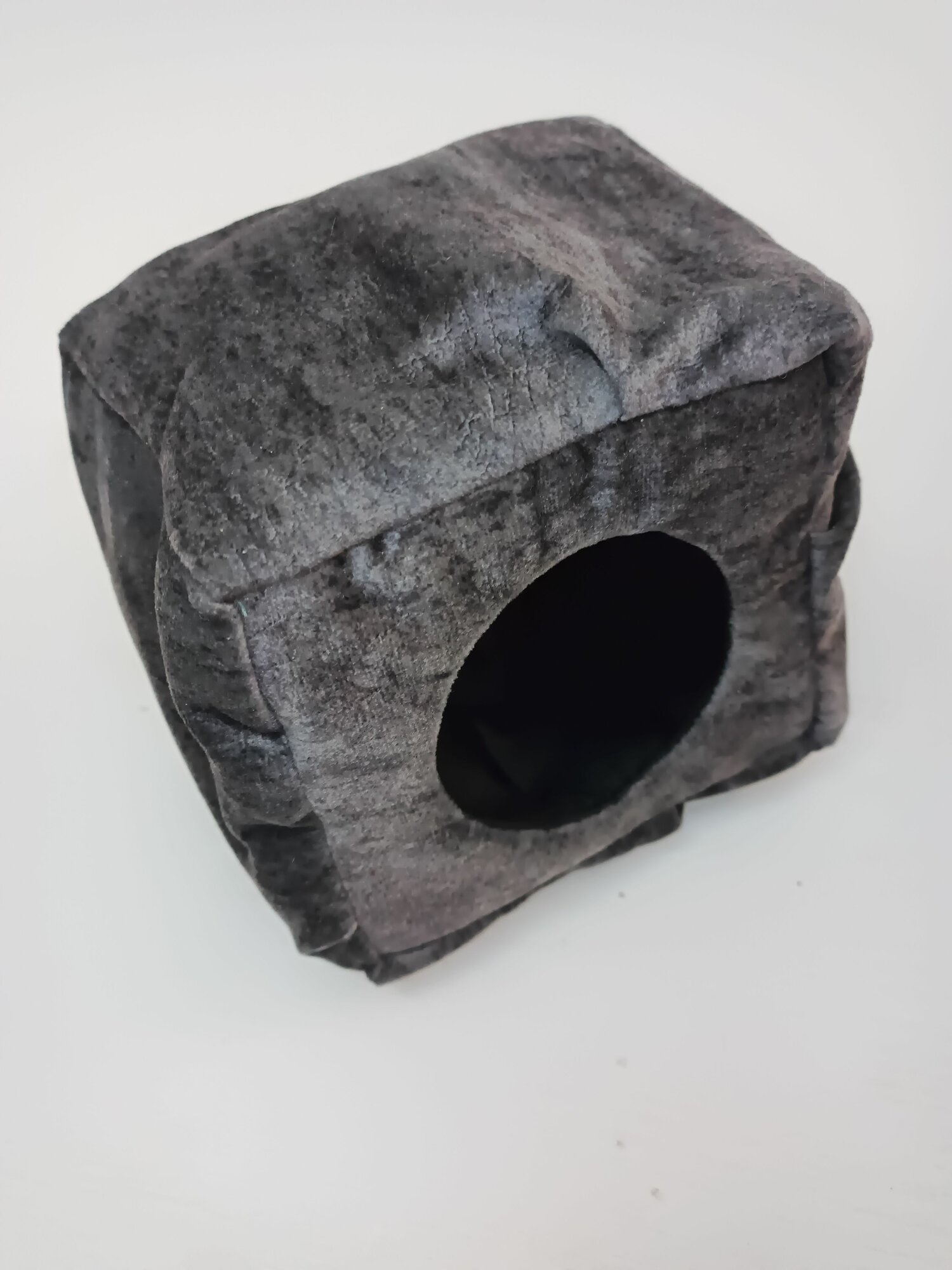 Домик утепленный для мелких домашних животных , мышкам, 12х12х10см. Серый.