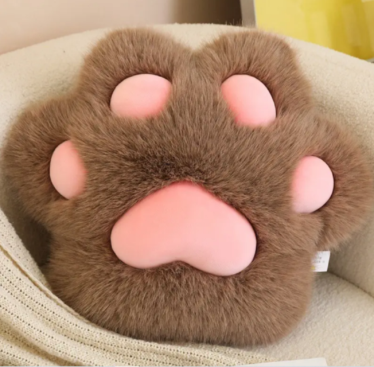 Мягкая игрушка-подушка Лапка котика 45 см, аниме лапка коричневая