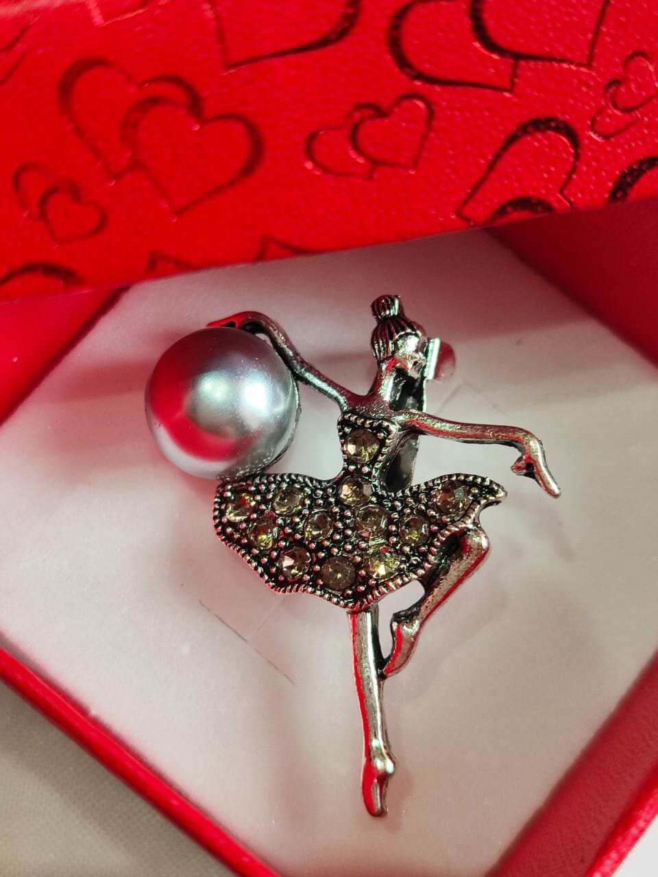 Брошь, стразы