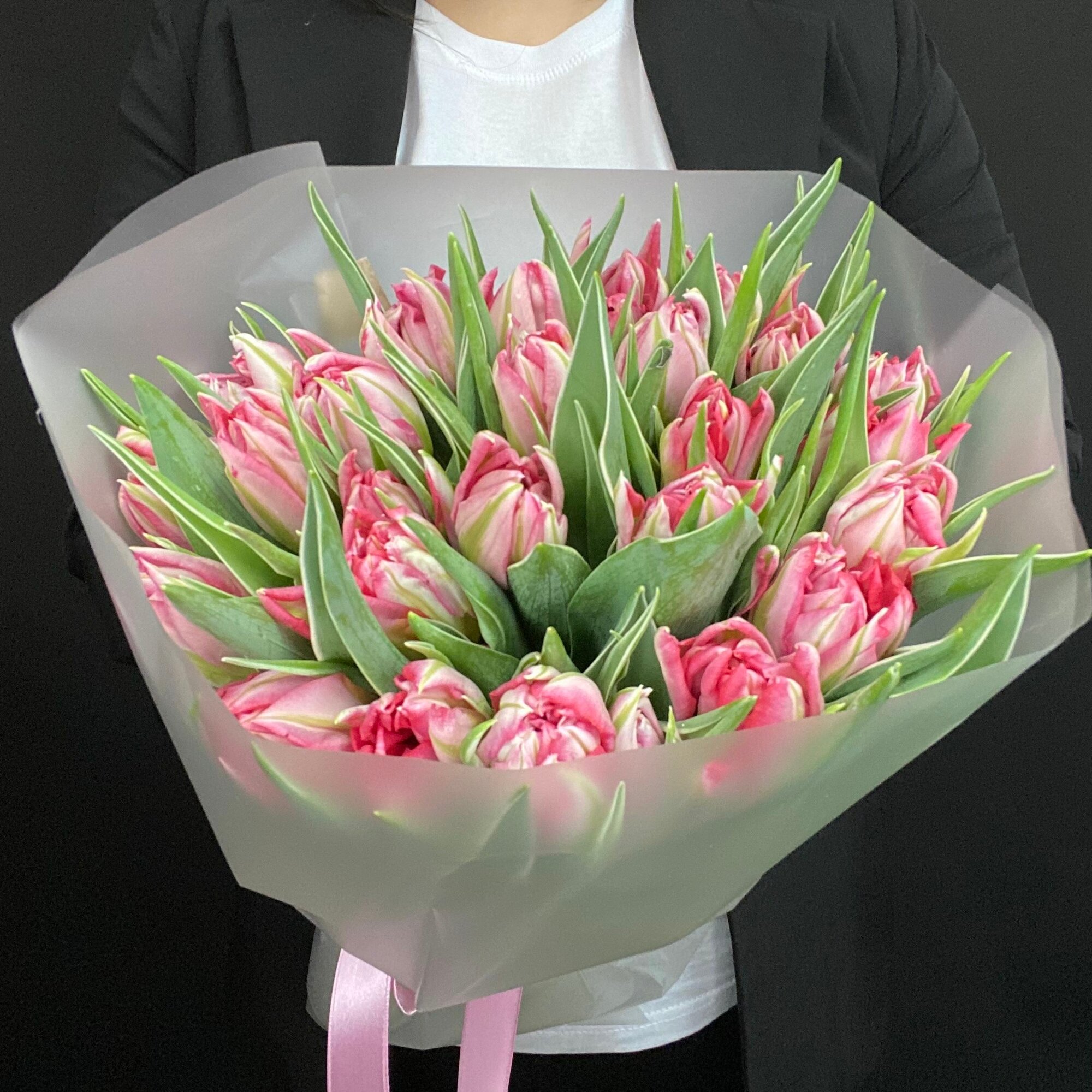 Розовые тюльпаны (25 тюльпанов), высота букета 40 см, ширина 20 см