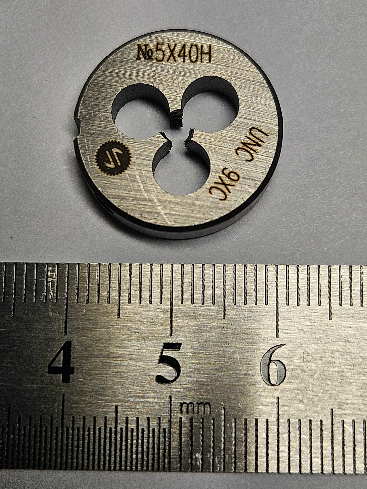 Плашка дюймовая UNC №5 40 ниток/дюйм