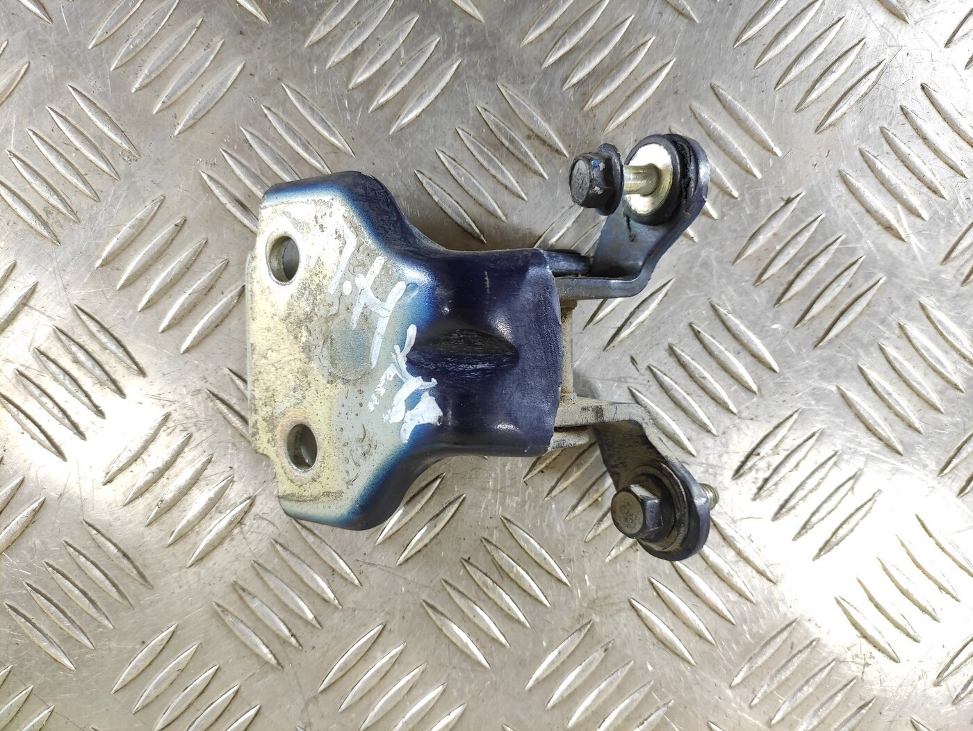 Петля двери передней правой нижняя CHEVROLET Lanos 2004-2010 96224310