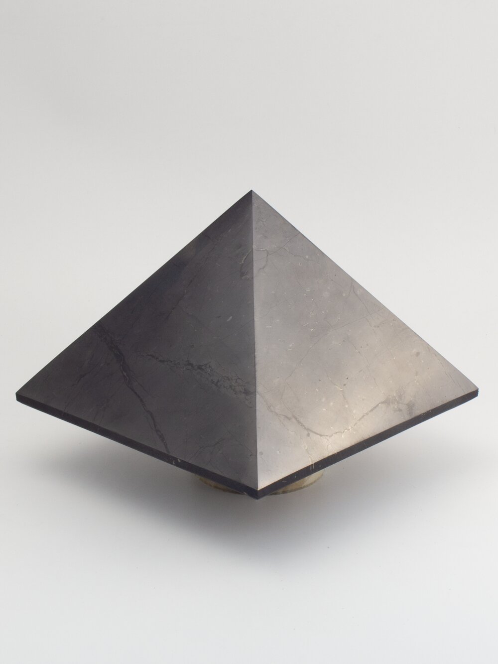 Пирамида из Шунгита 20 см полированная