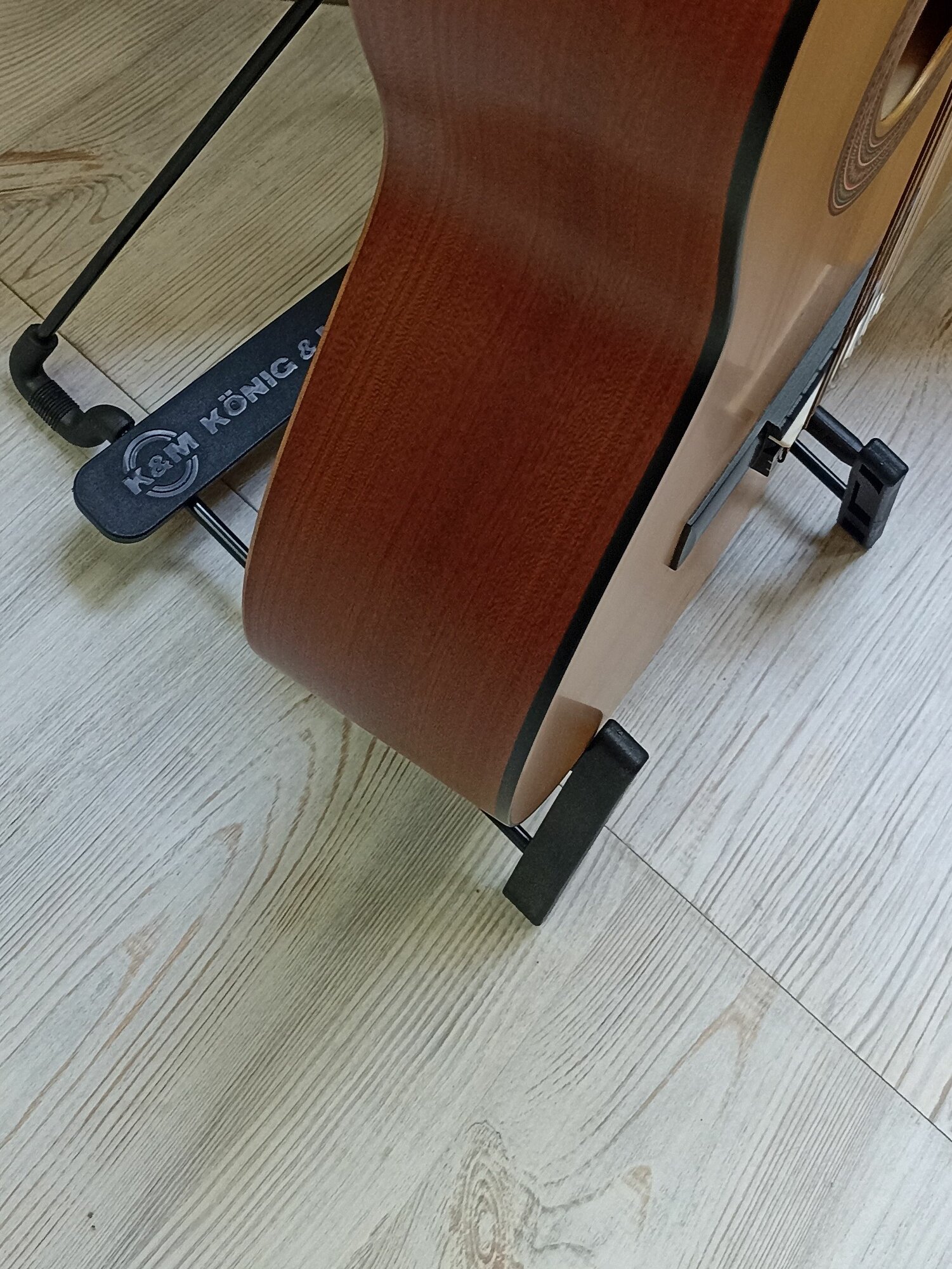 Подставка под гитару Konig & Meyer K&M
