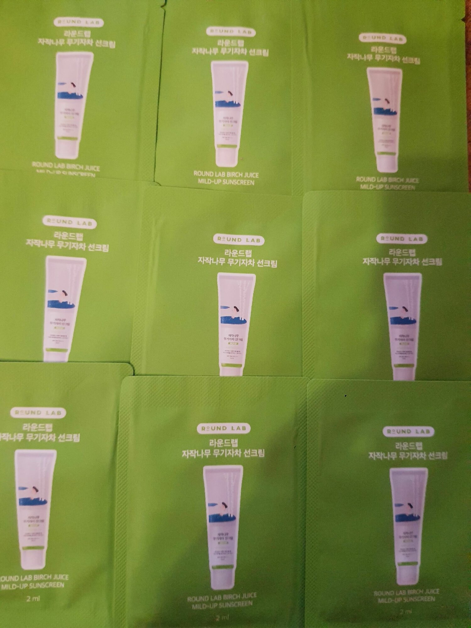 Солнцезащитный крем с березовым соком round lab birch juice mild-up sunscreen spf50+ пробник 10шт по 2мл