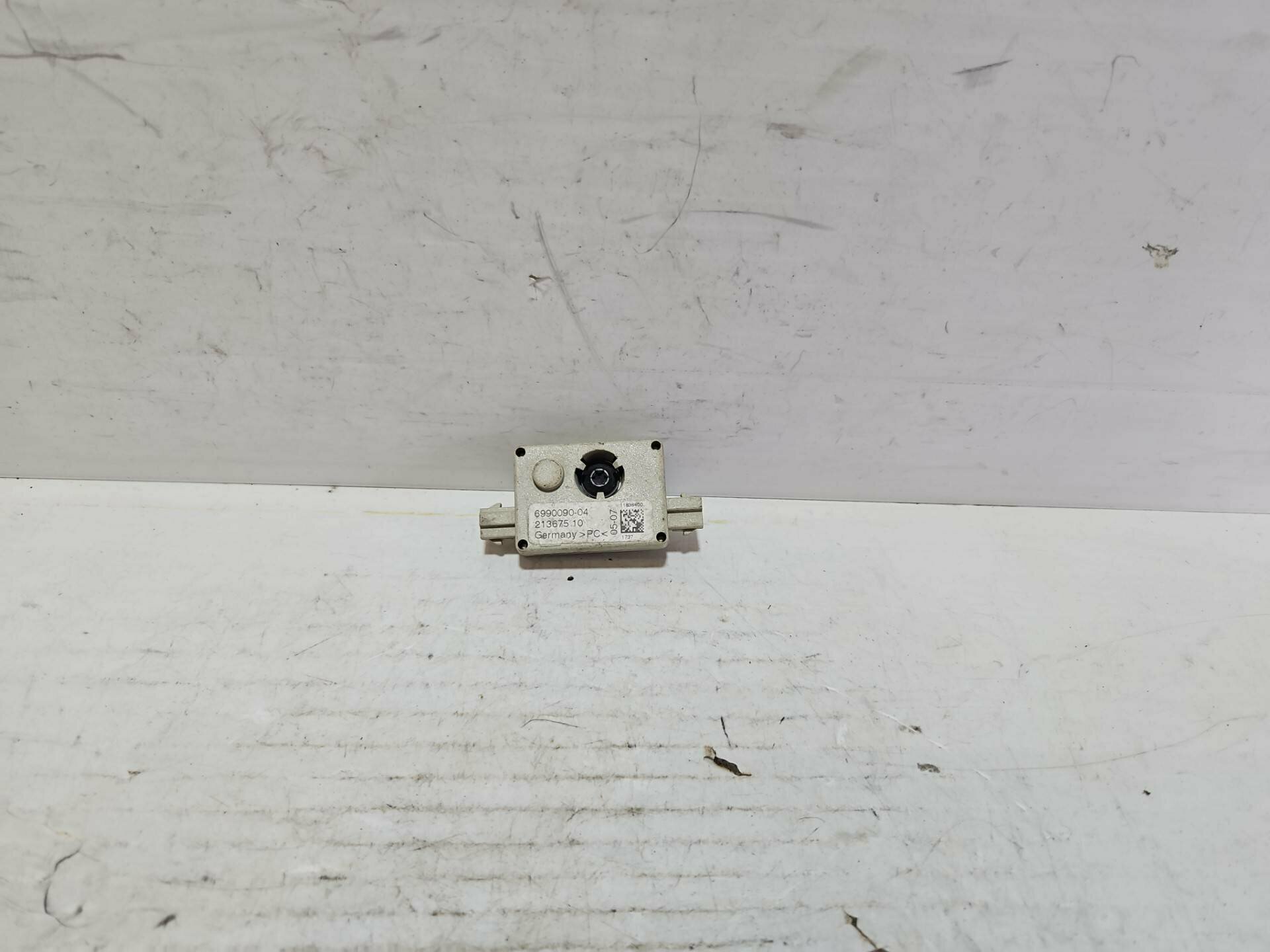 Усилитель антенны в заднем стекле BMW 5 E60/E61 (2002 - 2007) 21367510