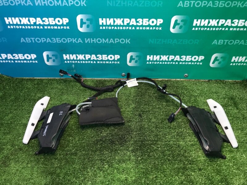 Моторчик регулировки сиденья передний левый 7P6881065B