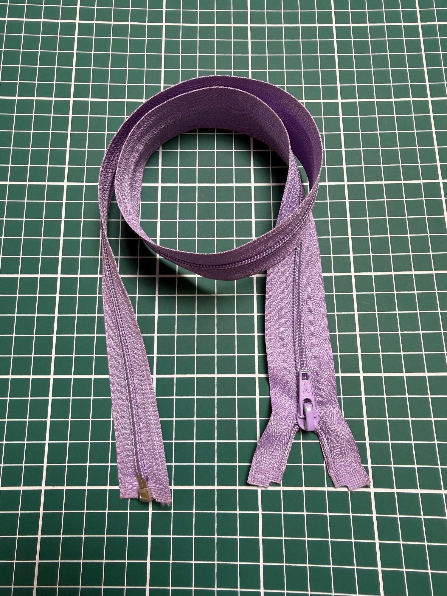 Молния Спираль , замок автомат, цвет светло-фиолетовый, 65 см, цена за 1 штуку.