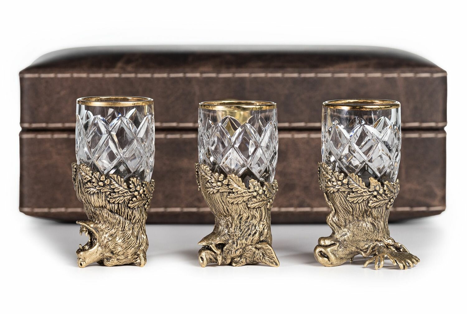 Подарочный набор - Чарки мини, "Могучие звери". Лесные звери (медведь, кабан, лось) в футляре кож. зам. Ручное литье, Россия.