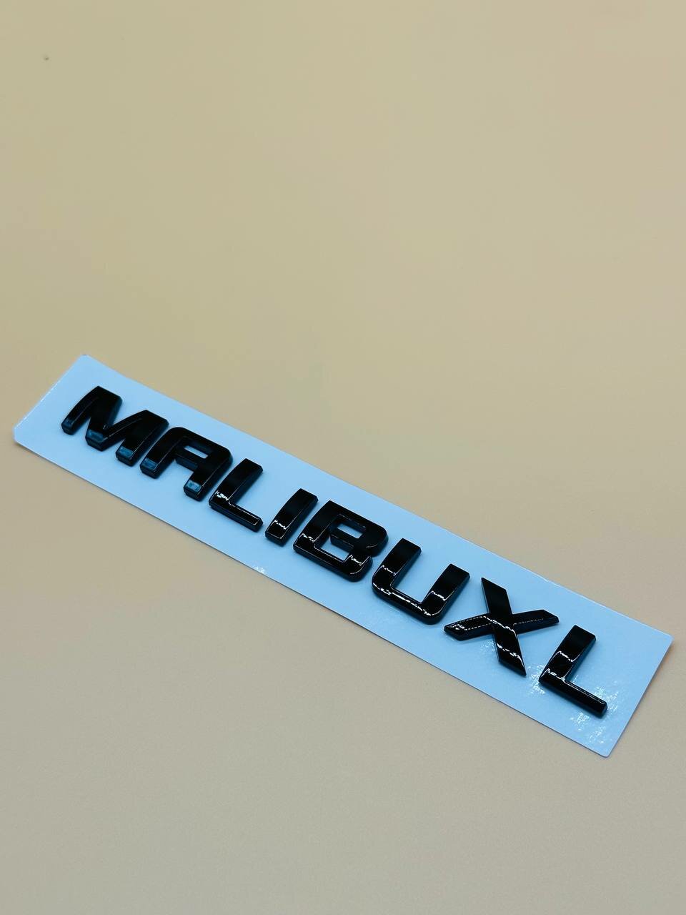 Шильдик Наклейка на багажник Malibu XL Чёрный Глянец