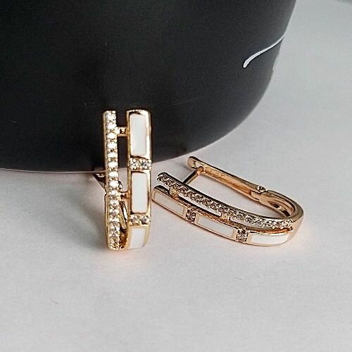 Серьги FJ Fallon Jewelry, фианит, искусственный камень, эмаль, золотой — фото 1