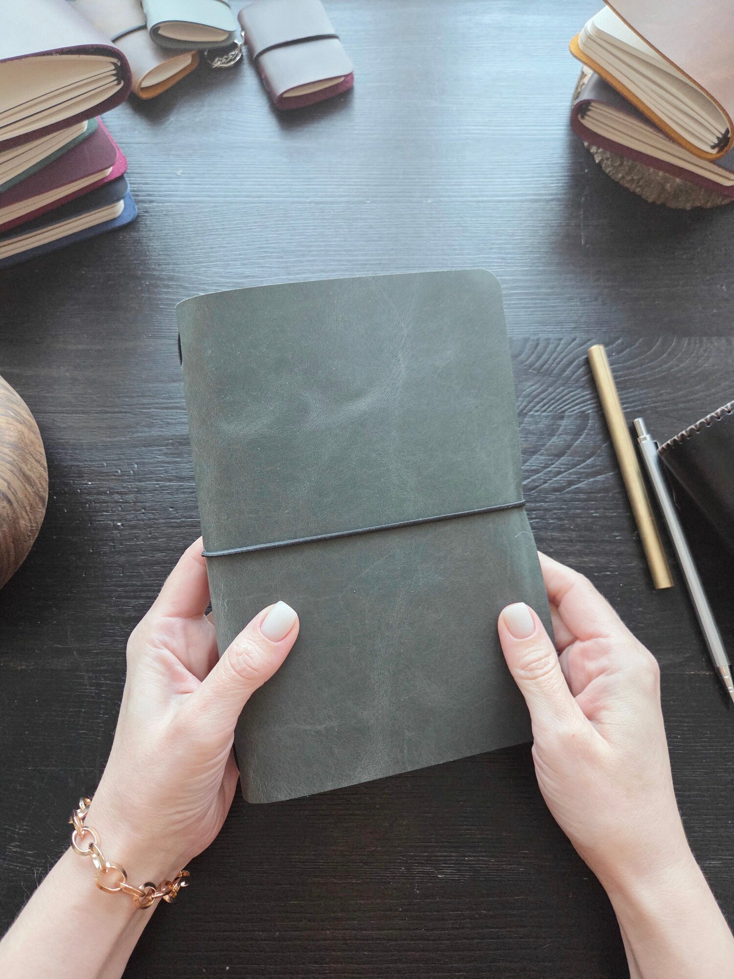 Кожаный блокнот эко без разметки формата А5 (15х21см) в стиле Мидори (Midori) со сменными тетрадями на резинке, 90 листов