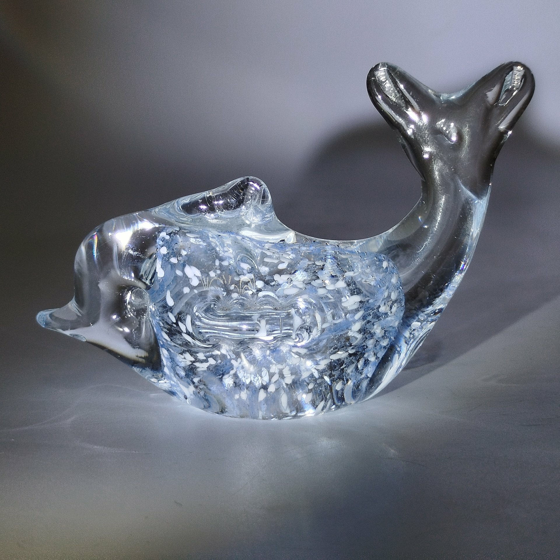 Статуэтка (пресс-папье) в виде дельфина, стекло, техника spatter, Европа, 1980-2000 гг.