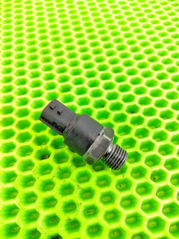 Датчик давления масла Renault Duster K9K 2010-