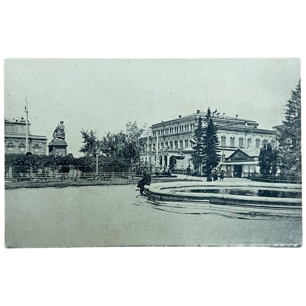 Почтовая открытка "Казань. Благородное собрание, памятник Державину"1900-1917 гг. Российская Империя