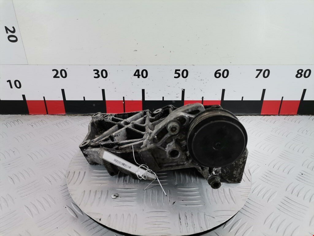 Кронштейн кондиционера Volkswagen Passat 5 GP 038260885C арт. 1502382