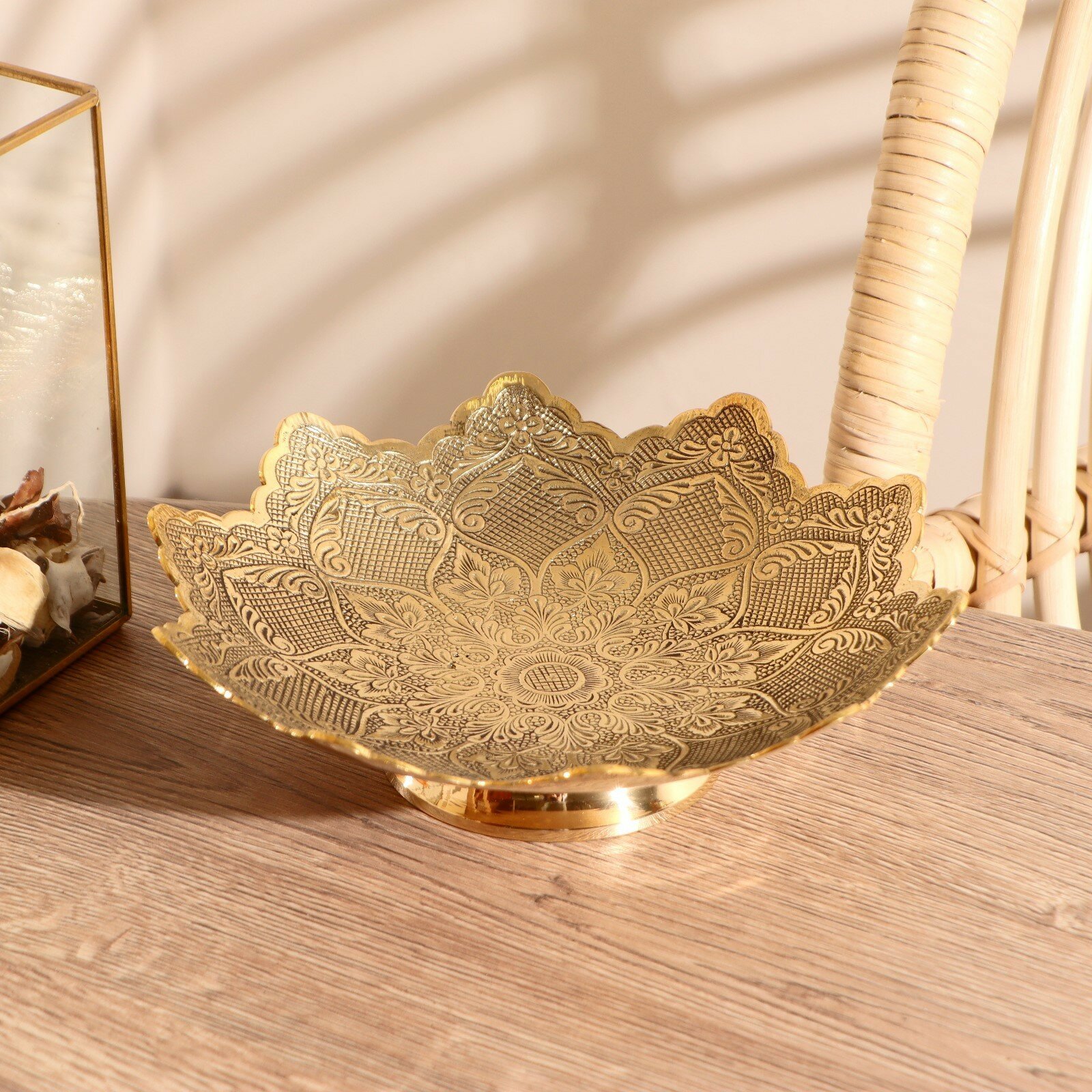 Блюдо для сервировки «Лепестки», с узором, 21×21×5.7 см, латунь, цвет золотистый