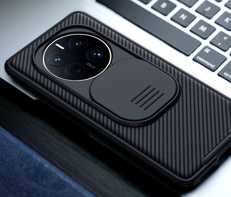 Чехол-бампер MyPads Tenda для Huawei Mate 50 / Mate 50E из пластика с закрывающейся камерой и отделкой под карбон черная