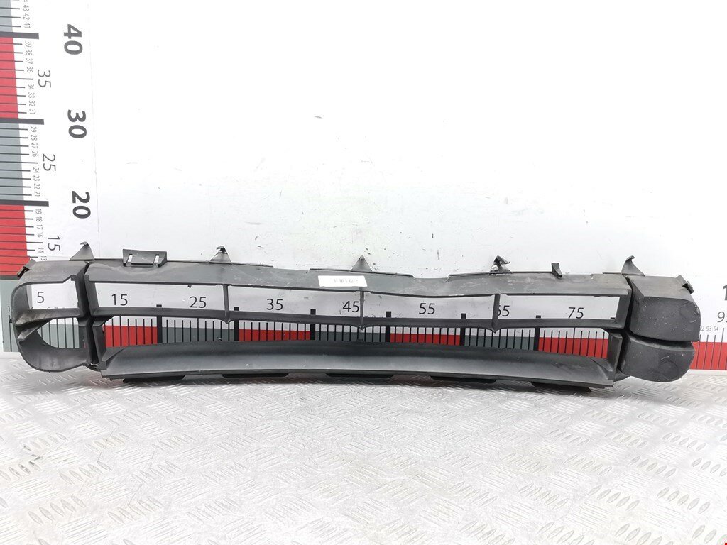 Решетка (заглушка) в бампер центральная Volvo V70 2 арт. 2120405