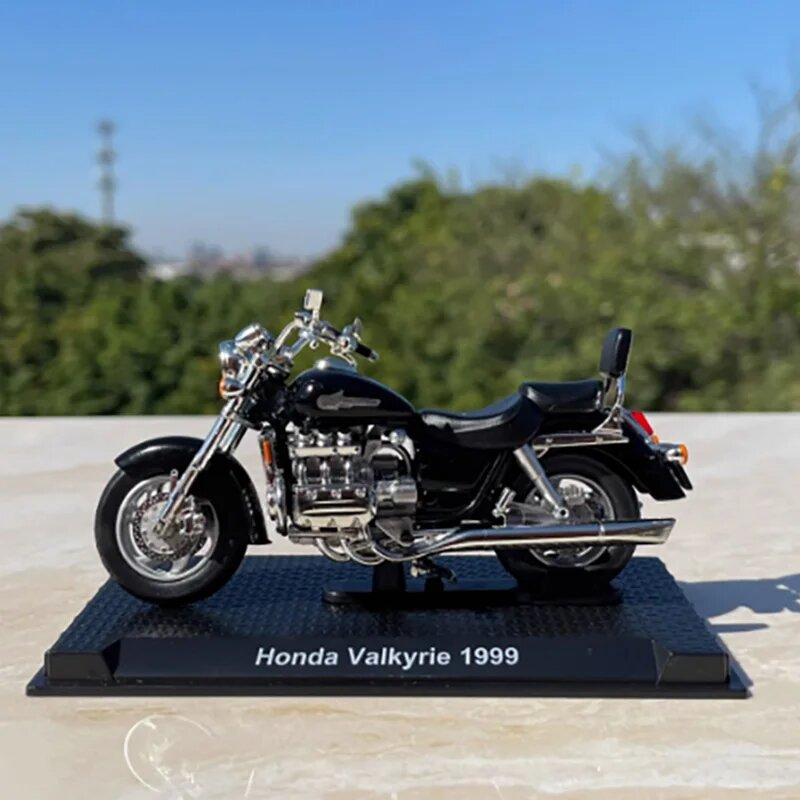 Статичная модель мотоцикла Honda Valkyrie 1999 WELLY 1:24